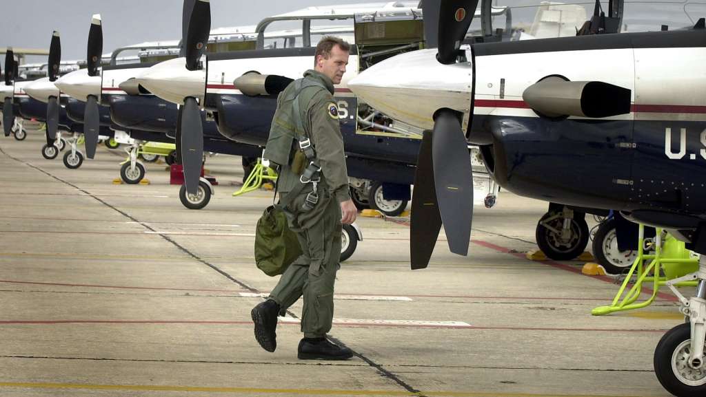 VIDEOS: Basic Training in the new T6A USAF Jet Prop Trainer | First ...